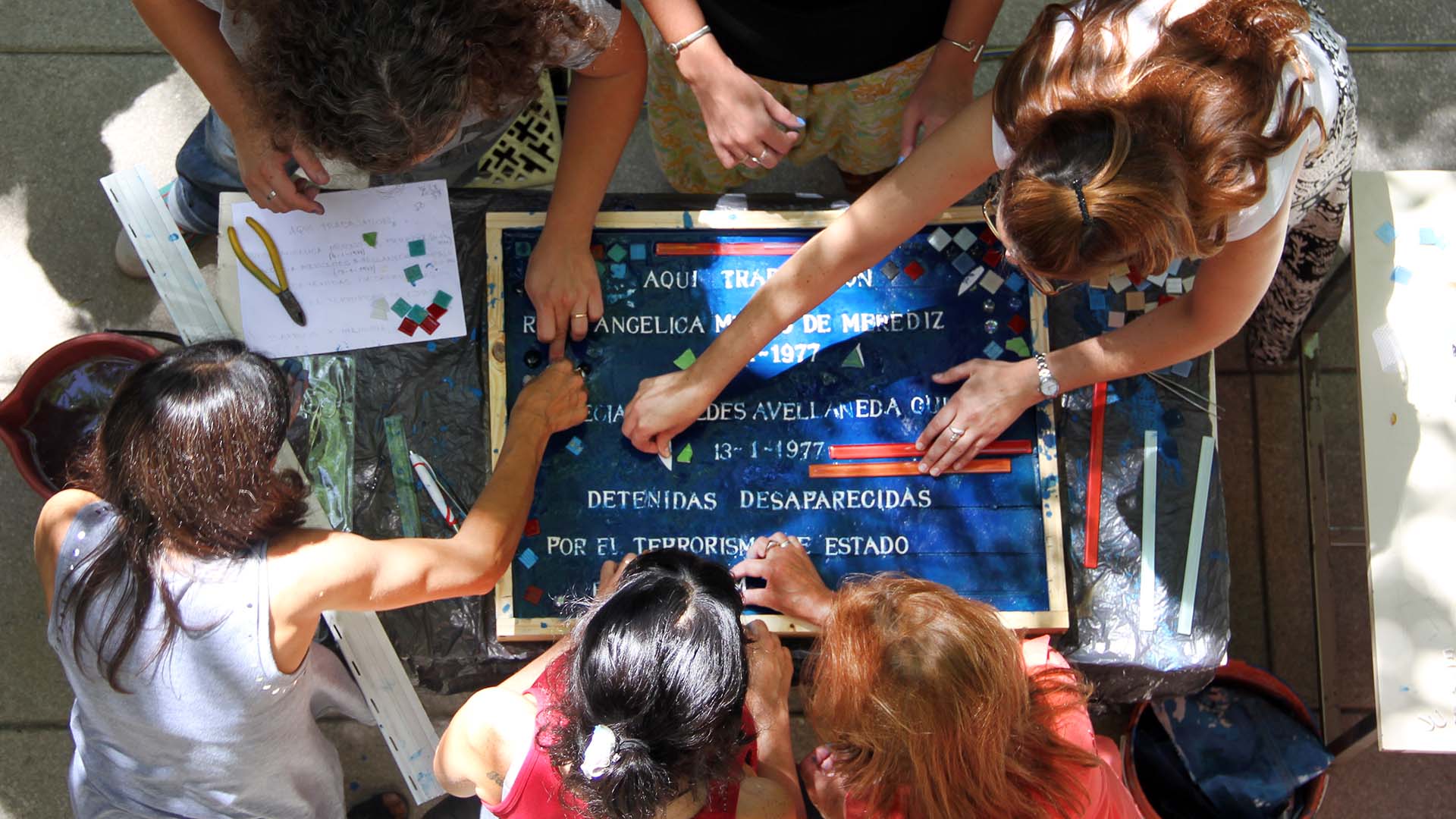 Des plaques commémoratives des victimes de la dictature installées dans ... Des plaques commémoratives des victimes de la dictature installées dans ...